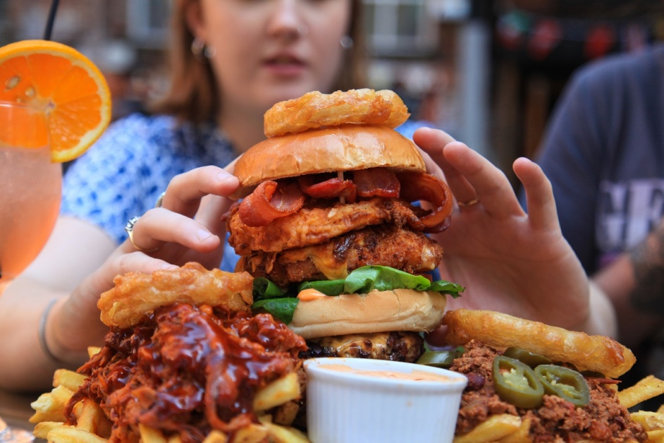 Eat it in 30 minutes and it's FREE - The Challenge Burger at Dive NQ ...