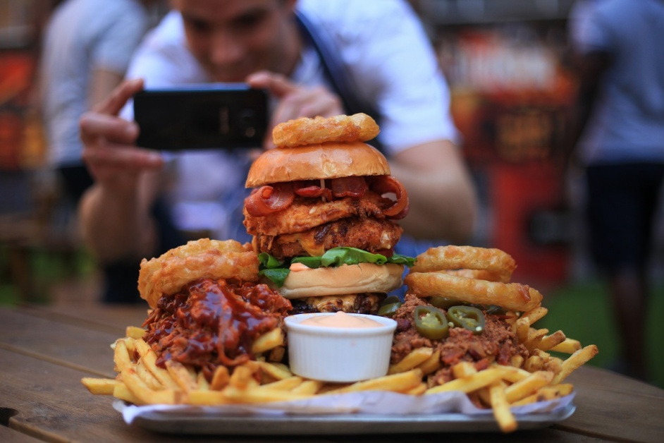 Eat it in 30 minutes and it's FREE - The Challenge Burger at Dive NQ ...