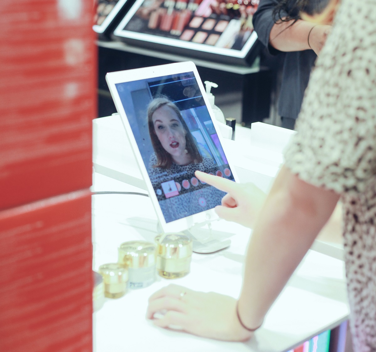 Find Your Perfect Lip Shade with Estée Lauder's Lipstick Counter and ...