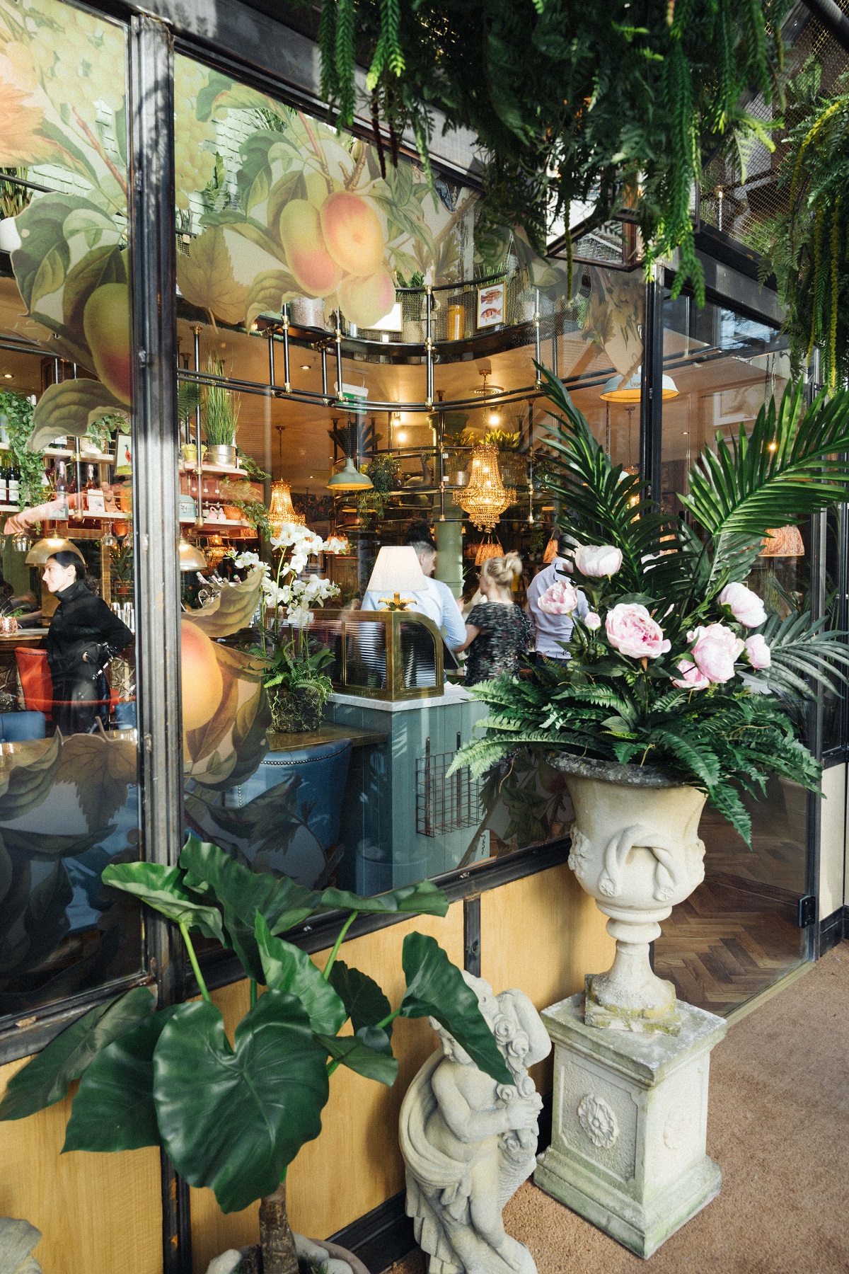 FIRST LOOK: Bill's Brand Spanking New Spinningfields site now open ...