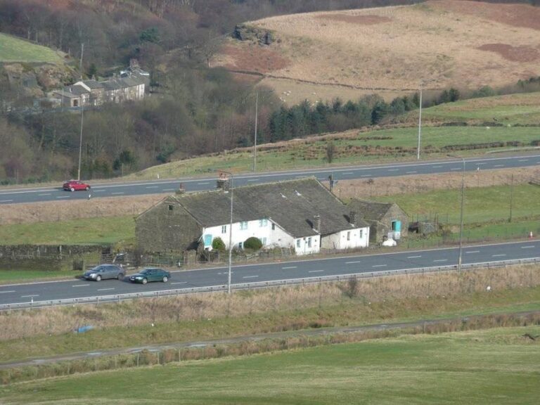 Building Secrets: The Farm in the Middle of a Motorway - Manchester’s ...
