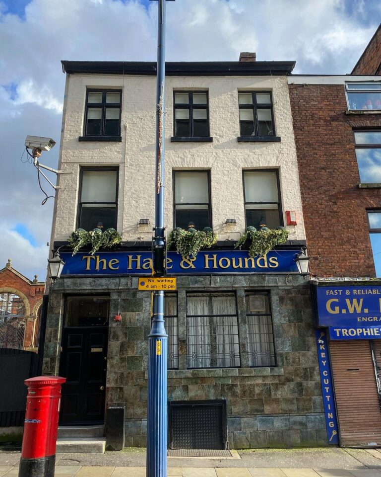The Best Manchester 'Traditional Boozer' Pub Crawl - Manchester’s Finest