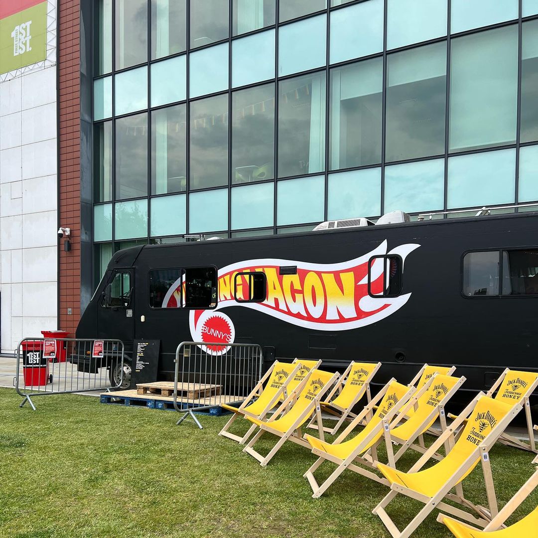 Manchester now has its own Party Bus Chicken 'Wing Wagon' - Manchester ...